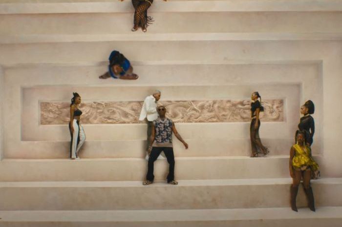 Lirik Lagu Call Me Everyday - Chris Brown ft. Wizkid, dengan Terjemahan ...