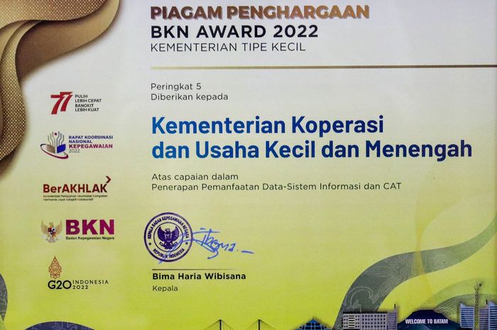 KemenKopUKM Raih Tiga Penghargaan di Ajang BKN Award 2022 - Sonora.id