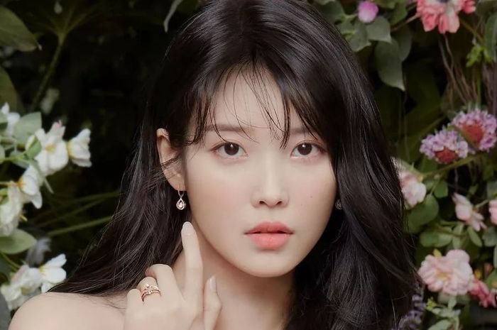 Biodata IU alias Lee Ji-eun, Apakah IU Adalah Ratu dari Korea? - Sonora.id