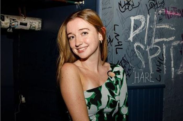 Lirik Lagu dan Chord Gitar Fall in Love Alone - Stacey Ryan - Sonora.id