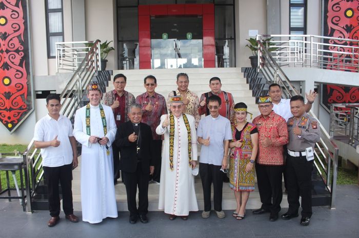 MGR. Agustinus Agus Sambut Kedatangan Dubes Vatican untuk Indonesia ke ...