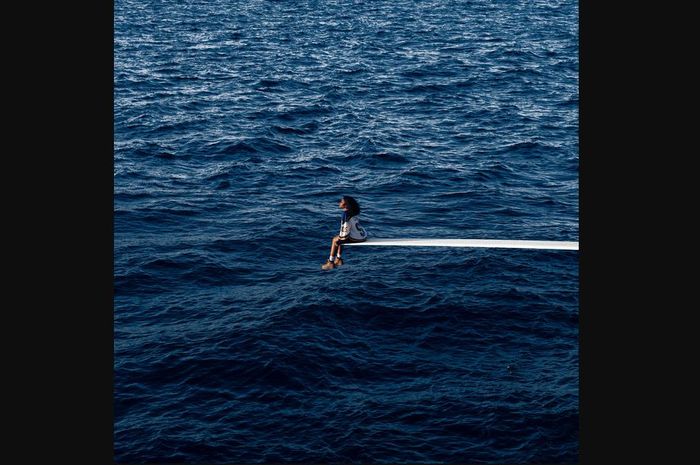 Terjemahan Lirik Lagu Low - SZA: If You See Me Out in Public - Sonora.id