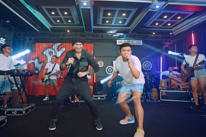 Lirik Lagu Mangku Purel - Denny Caknan Feat. Anji - Sonora.id