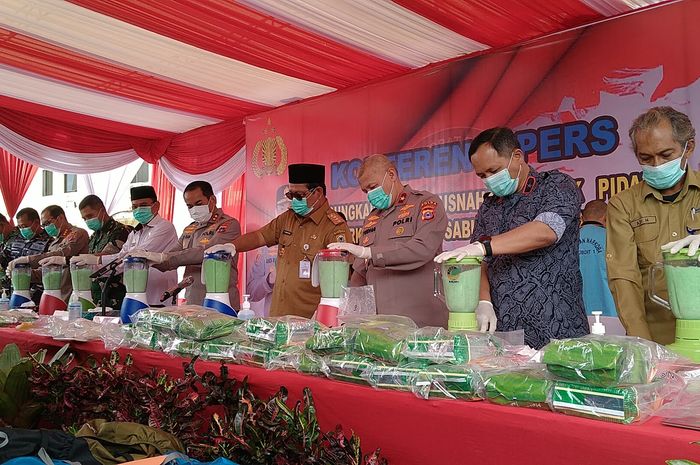 Polda Kalsel Musnahkan 45kg Sabu, Puluhan Ribu Jiwa Terselamatkan - Sonora.id