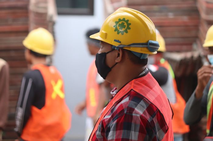 6 Arti Warna Helm Proyek K3, dari Putih hingga Kuning - Sonora.id