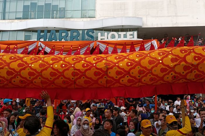 HARRIS Hotel Pontianak, Jadi Pusat Masyarakat Saksikan Pawai Naga Cap ...