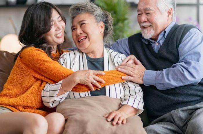 17 Cara Menghormati dan Mematuhi Orang Tua saat Masih Hidup - Sonora.id