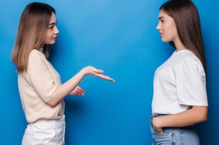 41 Pantun Menyindir Teman, Lucu Tapi Bikin Nyesek dan Pedas! - Sonora.id
