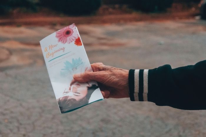 10 Contoh Pamflet yang Keren, Menarik dan Unik! Serta Cara Membuatnya ...