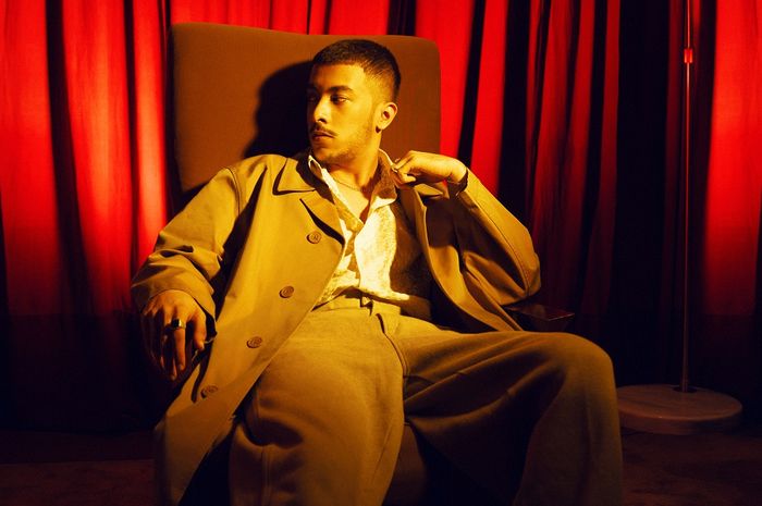 Lirik Lagu Somebody Pleasure - Aziz Hendra, dengan Terjemahan - Sonora.id