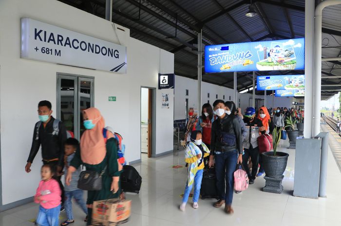 Puncak Arus Mudik, Stasiun Kiaracondong Berangkatkan Lebih dari 4.900 ...
