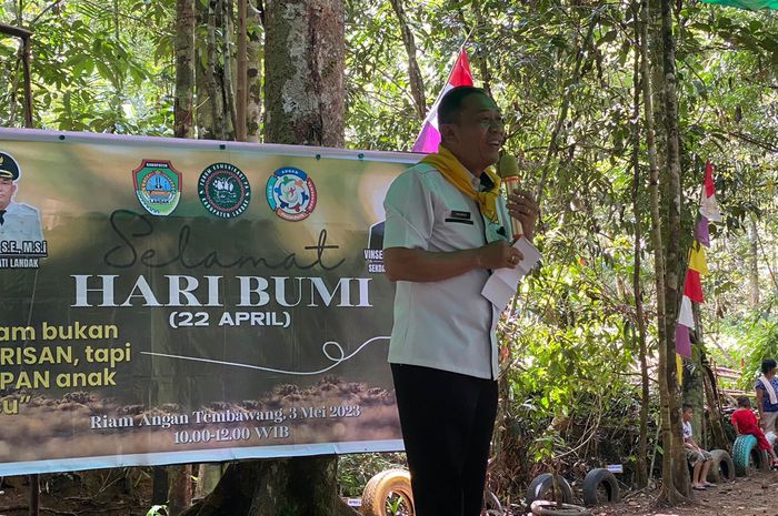 Sekda Landak Buka Langsung Kegiatan Hari Bumi di Riam Angan Tembawang ...