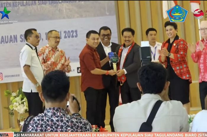 Muhammad Syarif Bando Resmikan Perpustakaan Daerah Sitaro - Sonora.id