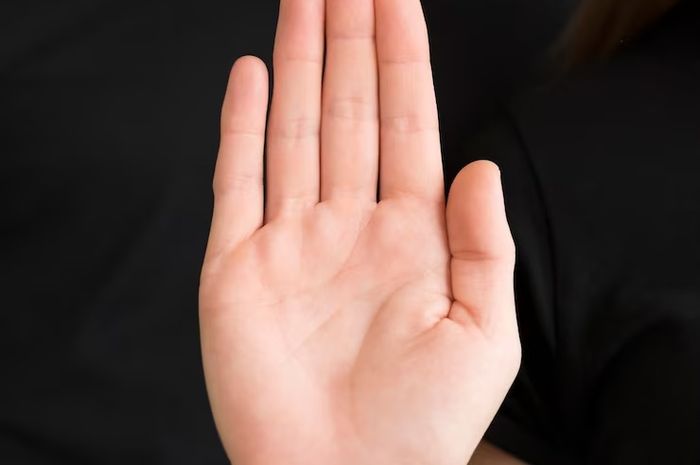 6 Arti Huruf M di Telapak Tangan Menurut Palmistry, Cek Sekarang ...