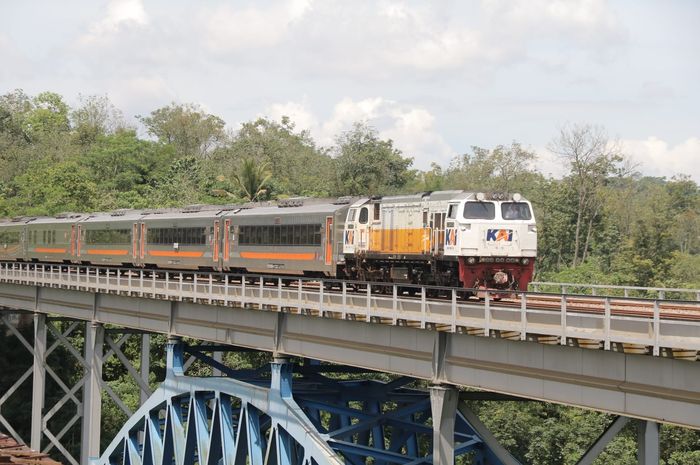 Cek Disini, Jadwal Kereta Commuter Bandung Raya Berubah - Sonora.id