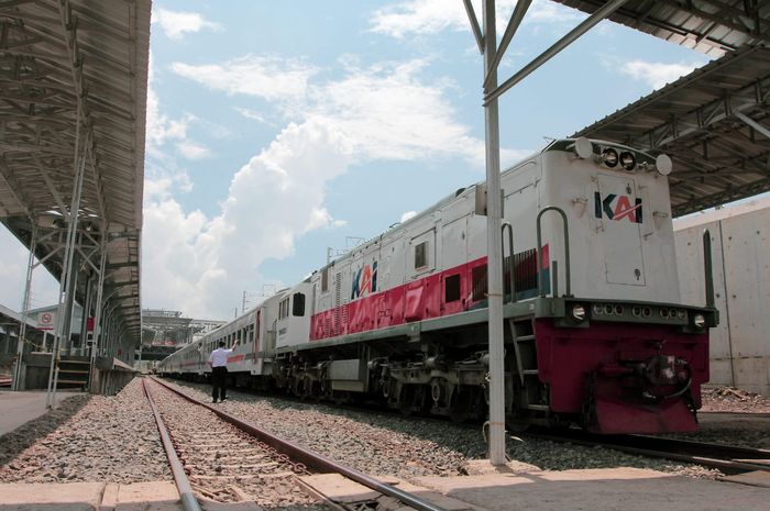 Wow! Peminat Commuterline Bandung Raya Meningkat, Terbanyak dari ...