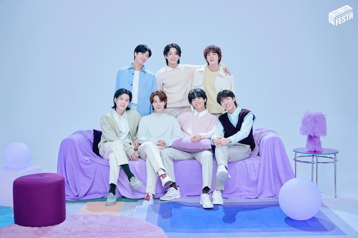 Lirik Lagu Take Two - BTS Disertai Hangul, Makna, dan Terjemahannya ...