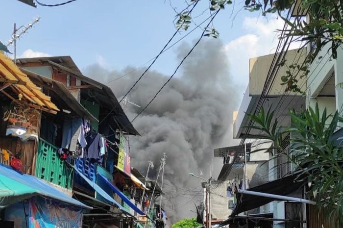 Kebakaran Terjadi di Pemukiman Padat Penduduk di Pademangan Jakarta ...