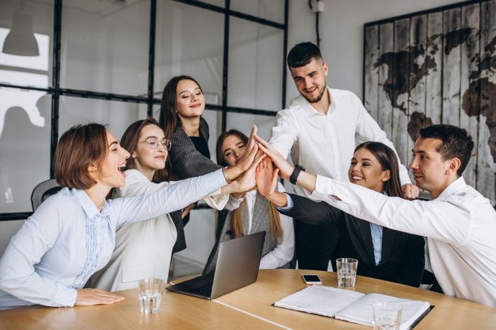 10 Manfaat Hidup Rukun dalam Kehidupan Sehari-hari, Beserta Contohnya ...