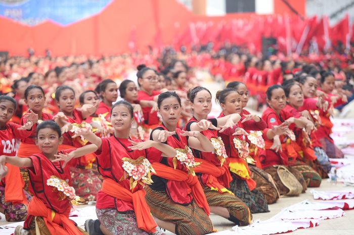 Puan Ajak Satgas dan Penari Kompak Teriakkan Salam Pancasila, Mega ...