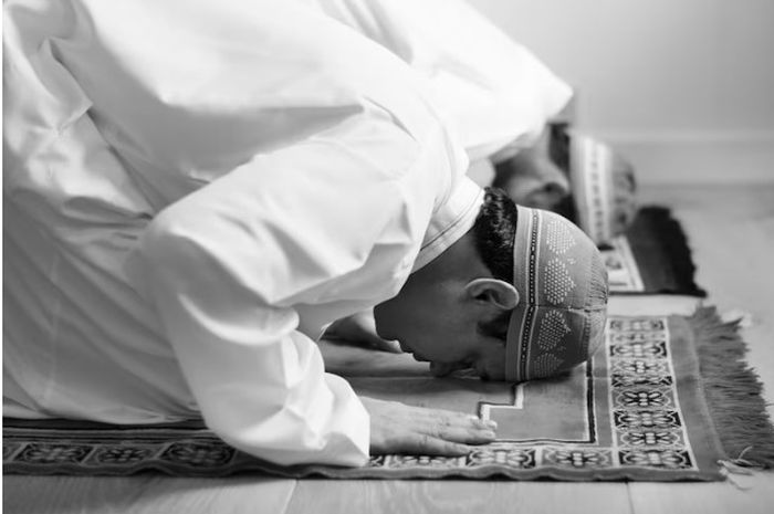 4 Cara Mengetahui Arah Kiblat yang Tepat, Kunci Sah Sholat! - Sonora.id