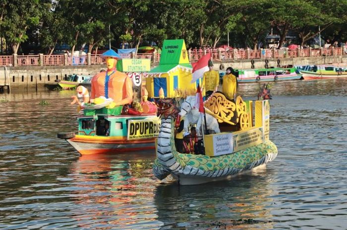 Sasar Wisatawan Mancanegara, Festival Wisata Budaya Pasar Terapung ...