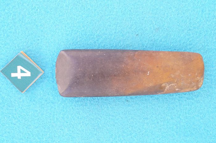 Peninggalan dari Zaman Neolitikum, Apa Fungsi Beliung Persegi? - Sonora.id