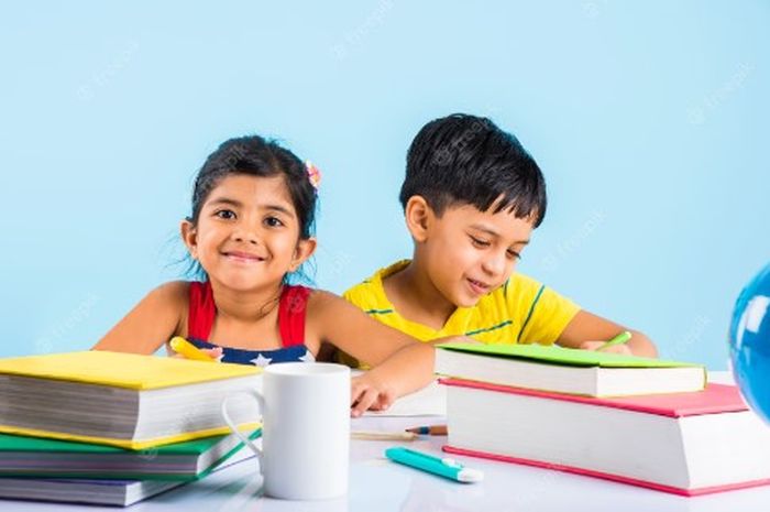 Contoh Kata Kopula dalam Bahasa Indonesia Sesuai KBBI - Sonora.id