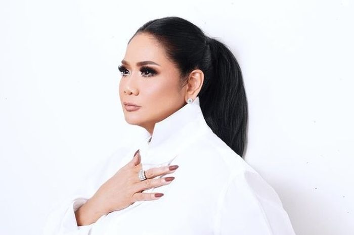 Lirik Lagu September Ceria Milik Vina Panduwinata dan Makna lagunya ...
