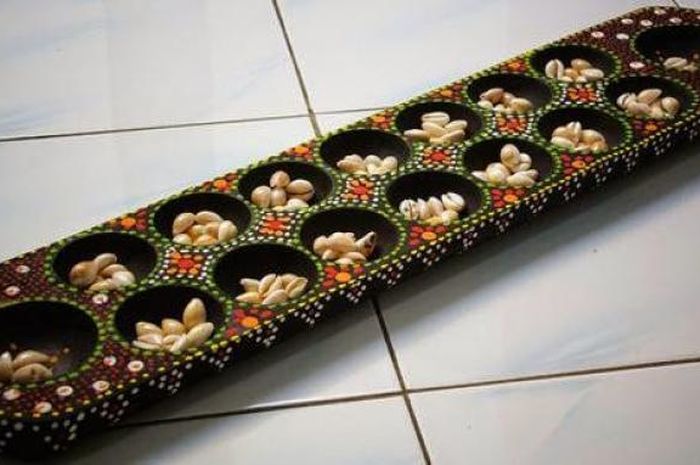Cara Bermain Dakon atau Congklak, Permainan Tradisional yang Seru ... Cara Bermain Dakon atau Congklak, Permainan Tradisional yang Seru ...