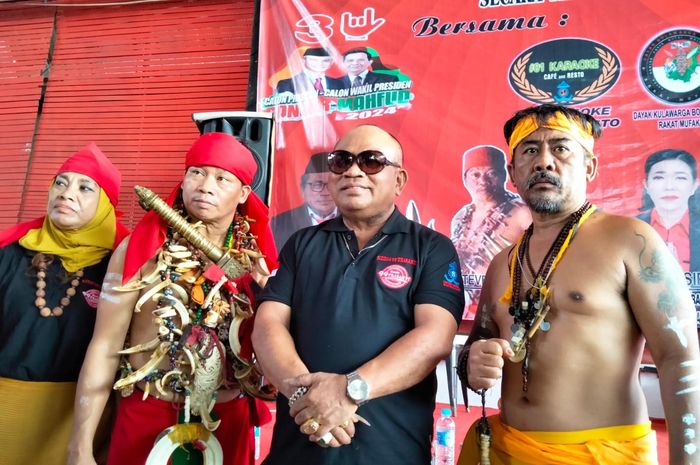 Antusias Warga Banjarmasin Dapatkan Pengobatan Ala Dayak Gratis - Sonora.id