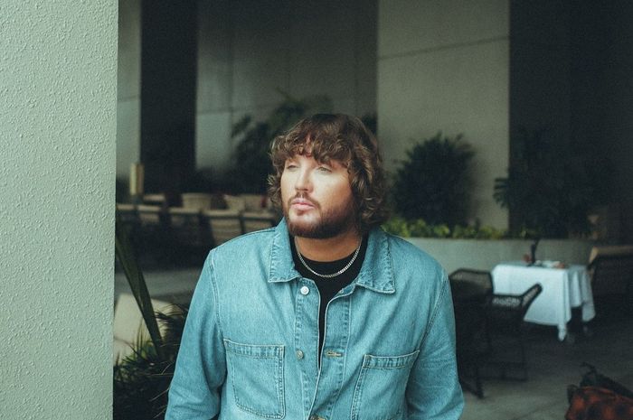 Lirik dan Terjemahan Lagu Sleepwalking dari James Arthur - Sonora.id