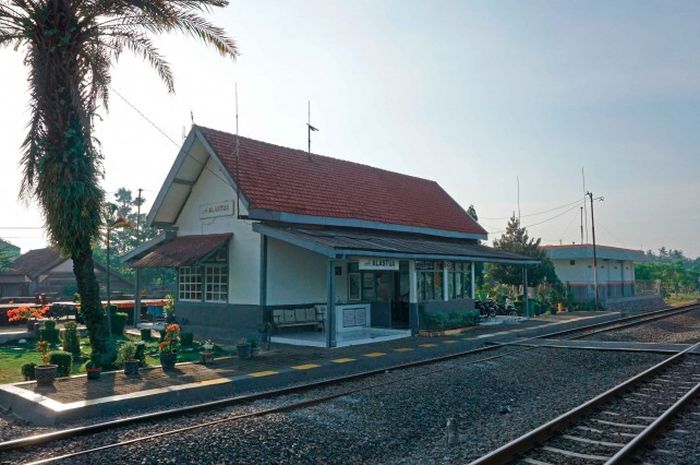 Menelusuri Jejak Eksistensi Kereta Api Melalui Keberadaan Stasiun ...