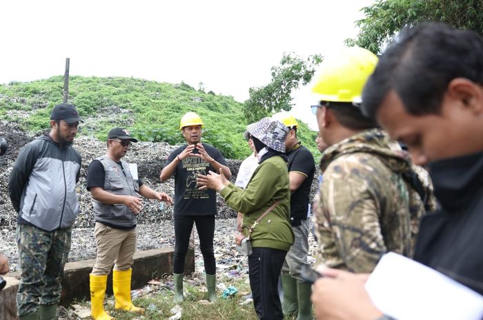 Aksi Bersih-bersih TPA Antang Sambut Tim Penilaian Adipura 2023 - Sonora.id