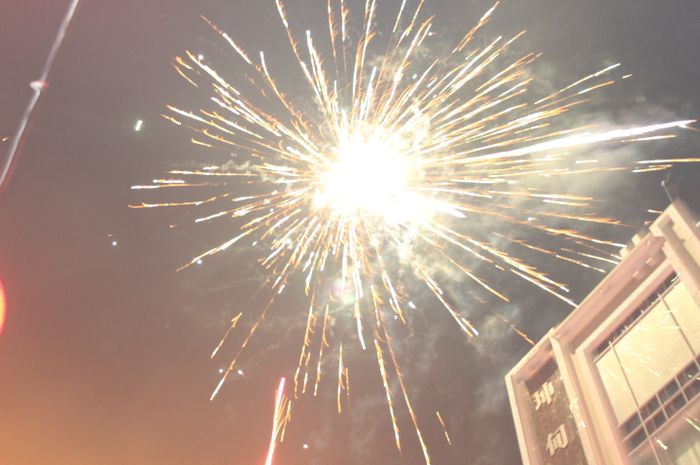 Pertunjukkan Kembang Api Malam Tahun Baru Imlek Tetap Jadi Daya Tarik ...