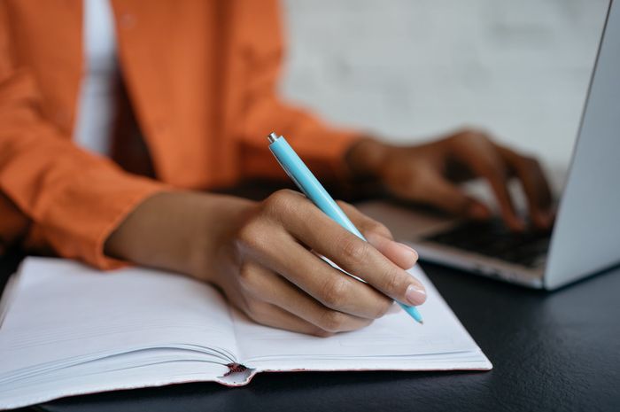 15 Contoh Kata Kerja Mental, Lengkap dengan Ciri-cirinya - Sonora.id 15 Contoh Kata Kerja Mental, Lengkap dengan Ciri-cirinya - Sonora.id