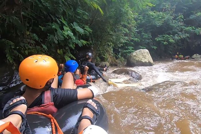Uji Adrenalin, Objek Wisata River Tubing di Kali Pucung Karanganyar ...