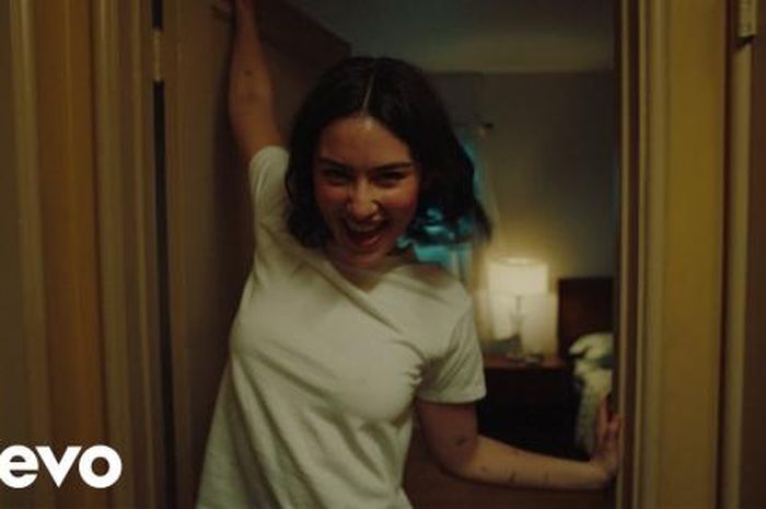 Berikut Lirik Lagu 'Risk' yang Dinyanyikan oleh Gracie Abrams - Sonora.id