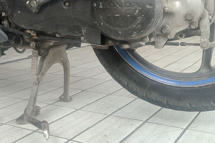 Musim Hujan, Jangan Lupa Periksa Kondisi Per Standar Motor - bangka ...