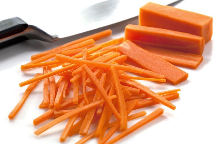 Membuat Hidangan Terlihat Mewah Berikut Cara Potong Wortel Korek Api ...