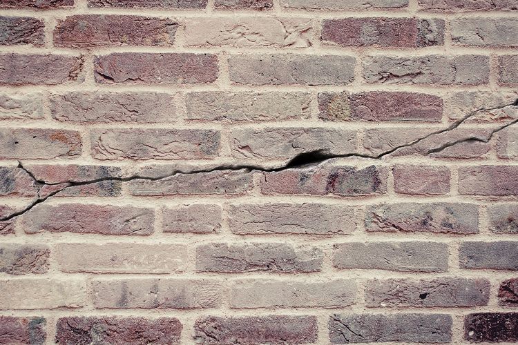 Bagaimana Tips Memperbaiki Retak di Dinding Rumah ? Mau Tau Caranya ...