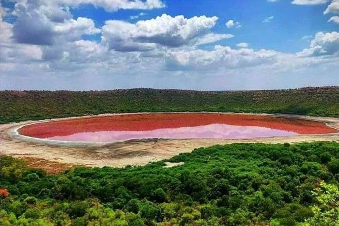 Air di Danau Ini Berubah Jadi Merah Muda dalam Semalam, Apa Sebabnya ...