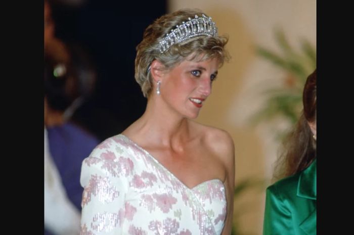 Yuk Tiru Gaya Princess Diana Pakai One Shoulder Dress yang Menawan ...