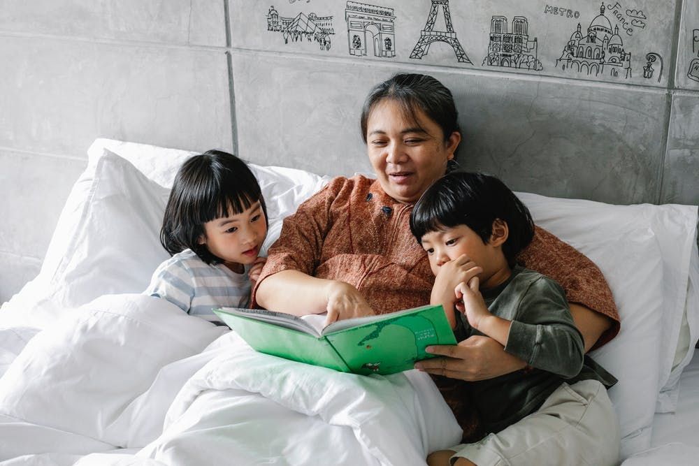 Ini Manfaat Berperan Sama Membacakan Dongeng untuk Bayi. Mau Tahu ...