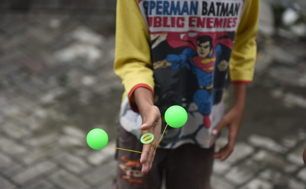 Pro Kontra Lato-Lato: Pihak Sekolah Melarang, KPAI Menganggap Jadi ...