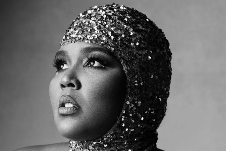 Penyany Lizzo Menang Record Of The Years di Grammy Awards 2023 lewat ...