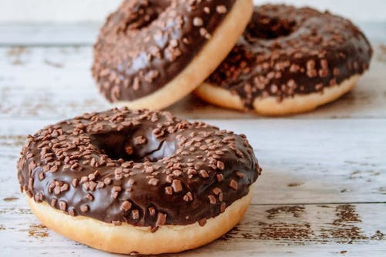 Lapis Cokelat Dan Almond, Berikut Ini Cara Membuat Donat Kampung ...