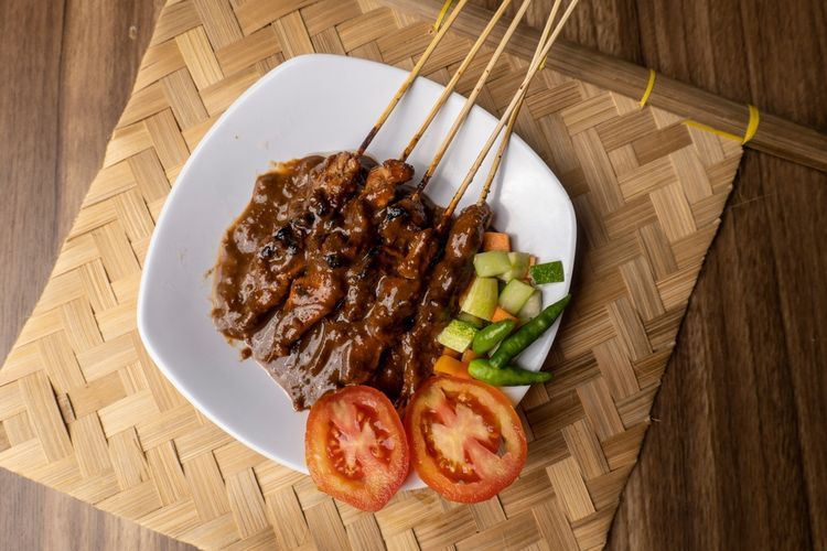 Bungkus Dengan Daun Pepaya, Berikut 3 Tips Membuat Empuk Daging Sate ...