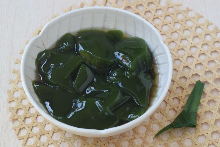 Bukan Cuma Warna, Berikut 3 Beda Cincau Hitam Dan Cincau Hijau - bangka ...