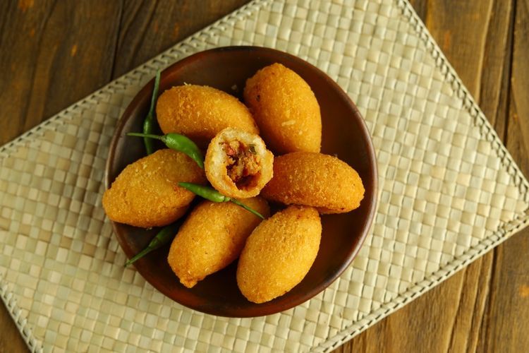 Ide Untuk Takjil Buka Puasa, Berikut Ini Cara Membuat Combro - bangka ...